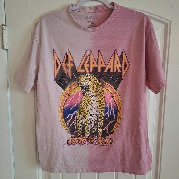 Def Leppard | Shirts | Def Leppard High N Dry Graphic Pink Split Tie ...
